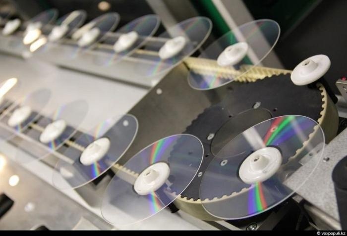 Inside a DVD Manufacturing Plant | Amusing Planet